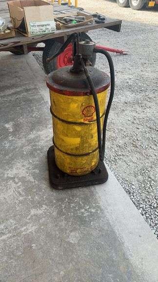 16 Gallon shell grease barrel and pump - Schmid Auction