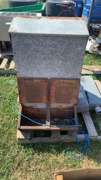 3 Electric boxes, hog feeder - Schmid Auction