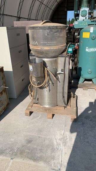 GEA Automatic calf feeder w/2 stalls, has medicator - Schmid Auction