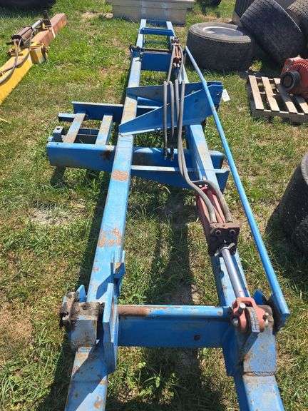 DMI Model D3 30' toolbar, double 4x4 frame s/n 101003, brackets for ...