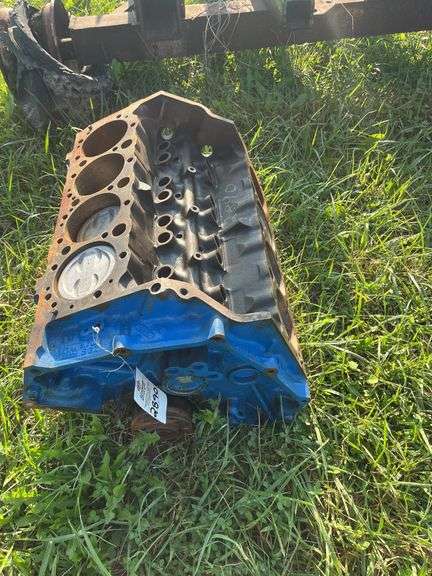 GM 5.7 LG SGI Engine Block - Schmid Auction