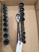 Craftsman ratchet w/sockets - Schmid Auction