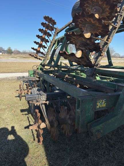 John Deere 22ft vertical tillage disk. - Schmid Auction