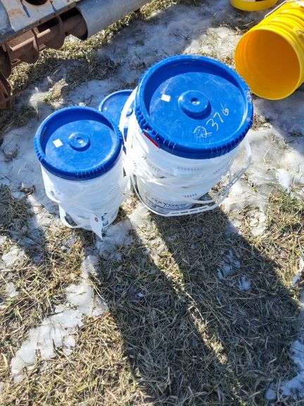 1- and 3-gallon buckets with locking lids - Schmid Auction