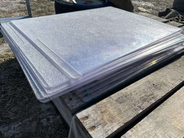 Sheets of plexi glass with pre cut tabs - Schmid Auction