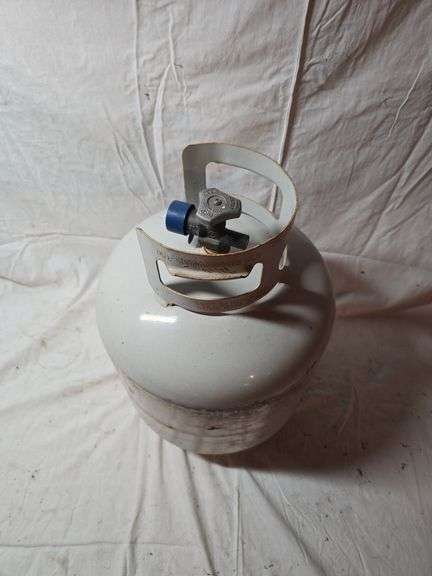 Full 20lb propane cylinder - Schmid Auction