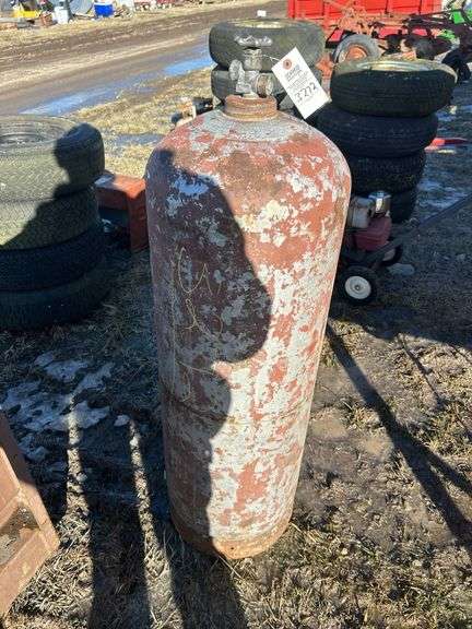 100lb tall propane tank - Schmid Auction