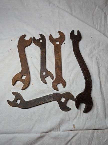 5 vintage farm wrenches. - Schmid Auction