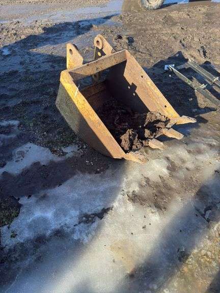 Ford Backhoe Bucket 24'' - Schmid Auction