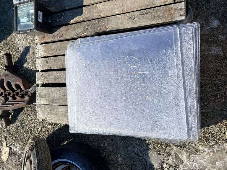 Sheets of plexi glass with pre cut tabs - Schmid Auction
