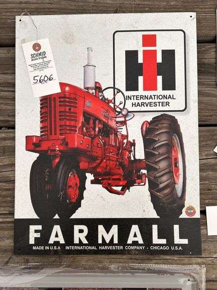 Farmall metal sign - Schmid Auction