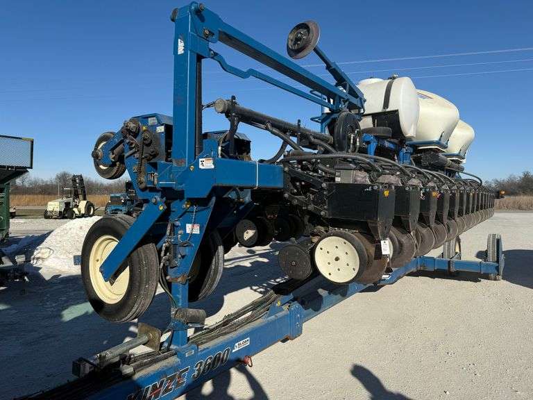 2013 Kinze 3600 split row 16-31 planter ASD Center Fill, Gen 2 20/20 ...
