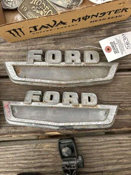 2 Ford emblems - Schmid Auction