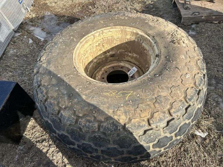 28L-26 Tire and rim, hold air - Schmid Auction