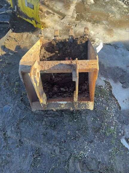 Ford Backhoe Bucket 24'' - Schmid Auction