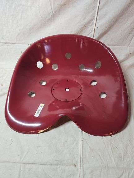 Red tractor seat - Schmid Auction