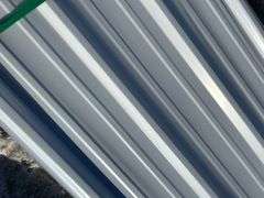 20pcs of white 21ft 24ga R Panel Reverse Run roofing metal - Schmid Auction