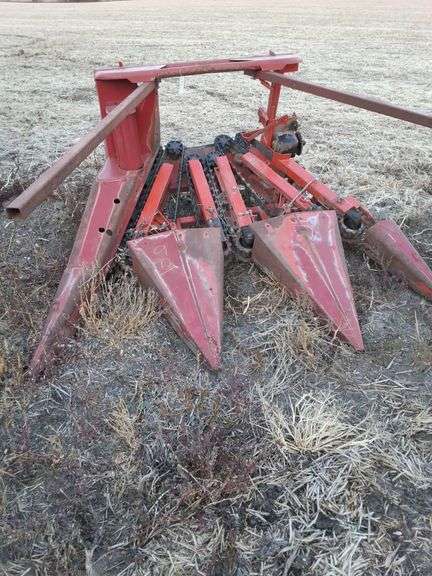 International 3 row corn head, parts - Schmid Auction