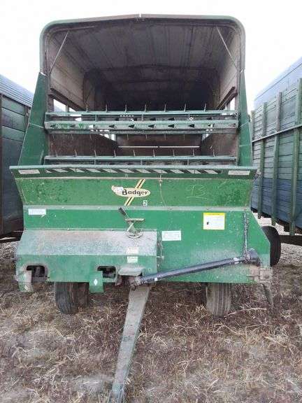 Badger 950 Silage Wagon, 16ft bed, tandem axle, needs tlc. - Schmid Auction