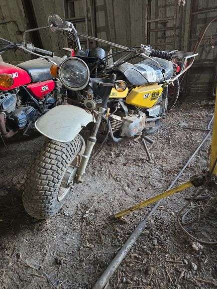 Suzuki RV 90 motorcycle, no title parts bike, foot shift, shows 7,721 ...