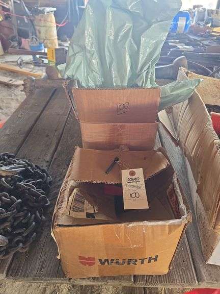 Assortment of various sized bolts - Schmid Auction