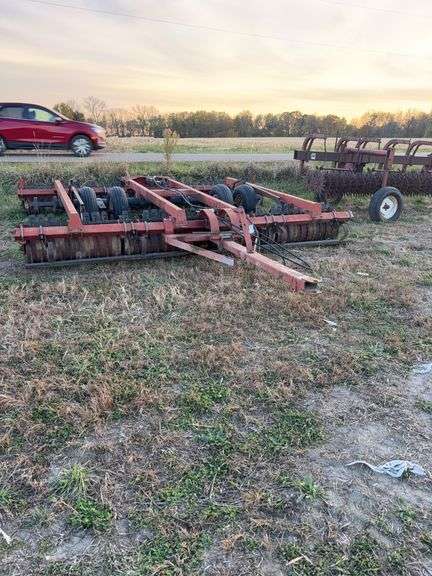 International 415 Culit-Mulcher, Tandem Axle, with teeth, and rear ...