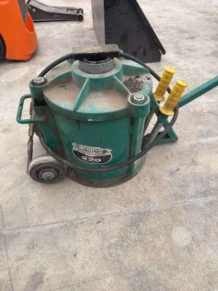 Emerson Model 220 air jack with wheels - Schmid Auction