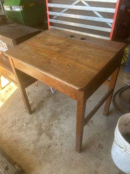 Wooden school desk, wooden end table, old radio - Schmid Auction