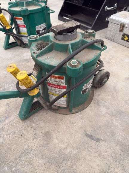 Emerson Model 220 air jack with wheels - Schmid Auction