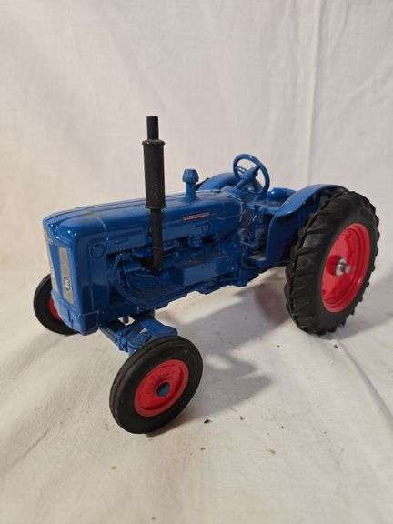 Fordson Super Magic 1/16th toy tractor ERTL - Schmid Auction