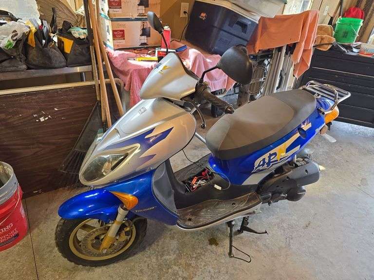 2004 Madami scooter w/title 50cc runs and drives 6,268 miles ...