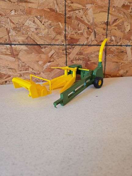 John Deere Silage Chopper with hay head, 1/16th scale - Schmid Auction