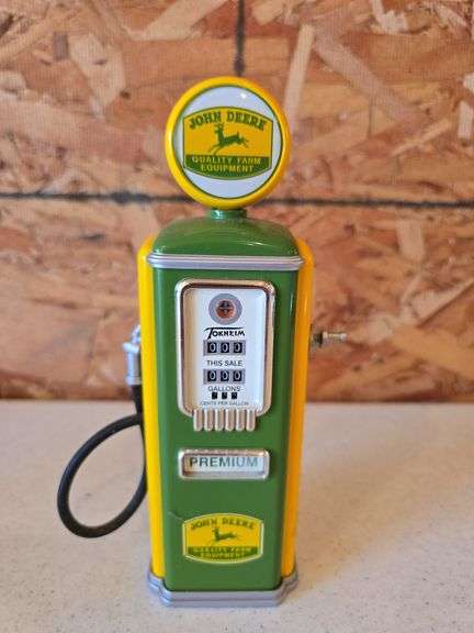 John Deere Premium HD Gas Pump - Schmid Auction