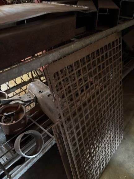 Metal Rack with assortment with angle iron and scrap metal - Schmid Auction