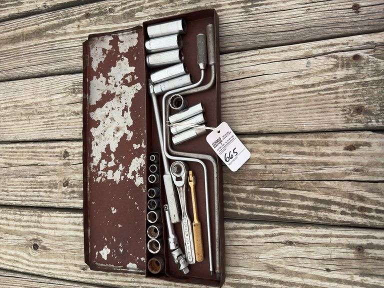 Various brands of tools, speed hand wrenches 1/4" and 3/8" drive ...