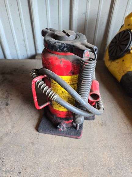 4400lb Air Actuated Hydraulic Hand Jack - Schmid Auction