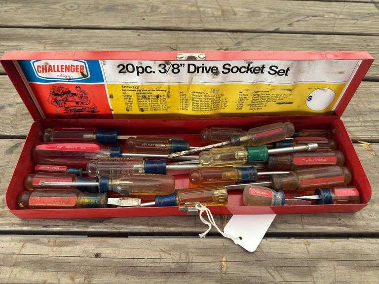 Craftsman screwdrivers, nut drivers, flat heads, Phillips heads ...