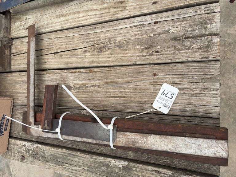 Wooden level and corner squares - Schmid Auction