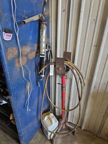 2 Grease guns and Jack stand - Schmid Auction