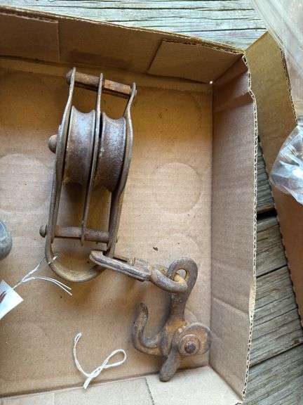 2 Small Block Pulleys - Schmid Auction