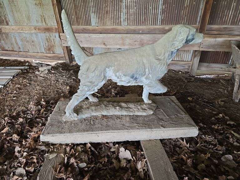 Dog statue missing leg - Schmid Auction