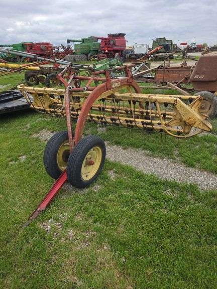 New Holland 260 5 Bar Hay Rake, ground driven - Schmid Auction