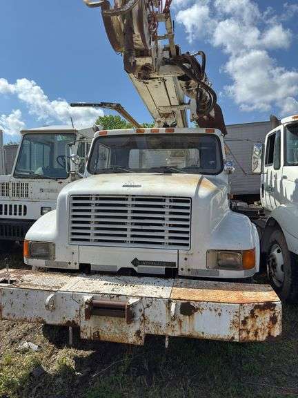 1996 International DT466 Digger Dare Truck 135,000 miles, 47ft reach ...