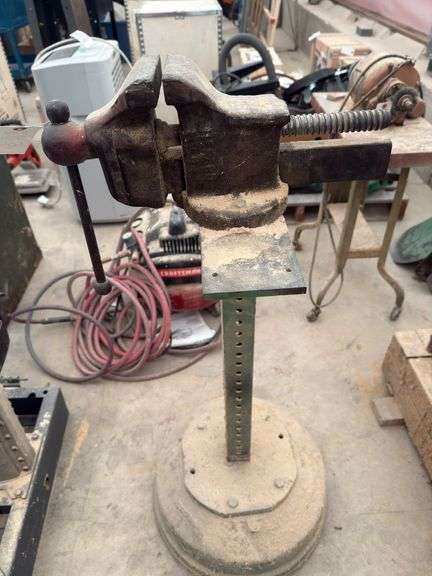 Vise on stand - Schmid Auction