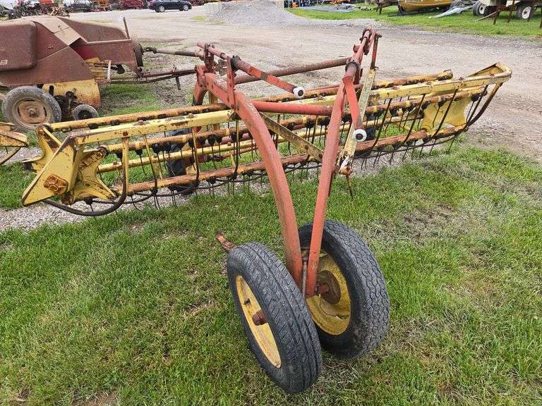 New Holland 259 5 Bar Hay rake, ground driven - Schmid Auction
