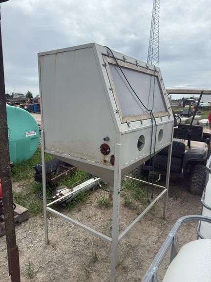 Sand blasting booth - Schmid Auction