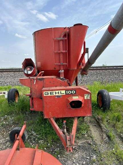 Gehl 100 grinder mixer, new unloading auger and center auger, 540pto ...