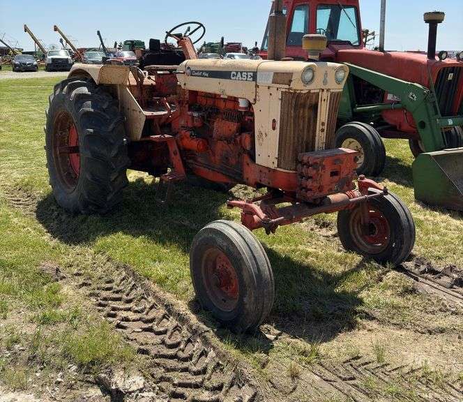 Case 930 diesel, needs injection pump, good tires - Schmid Auction