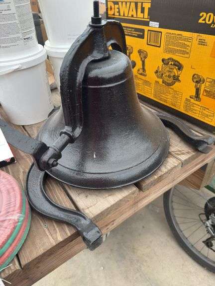 Large bell with yoke - Schmid Auction