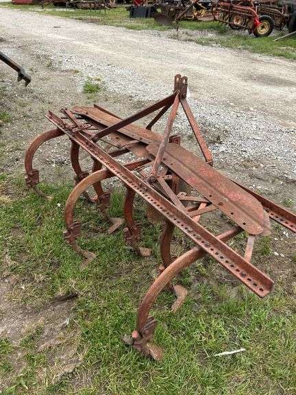 Ferguson 2 row cultivator - Schmid Auction